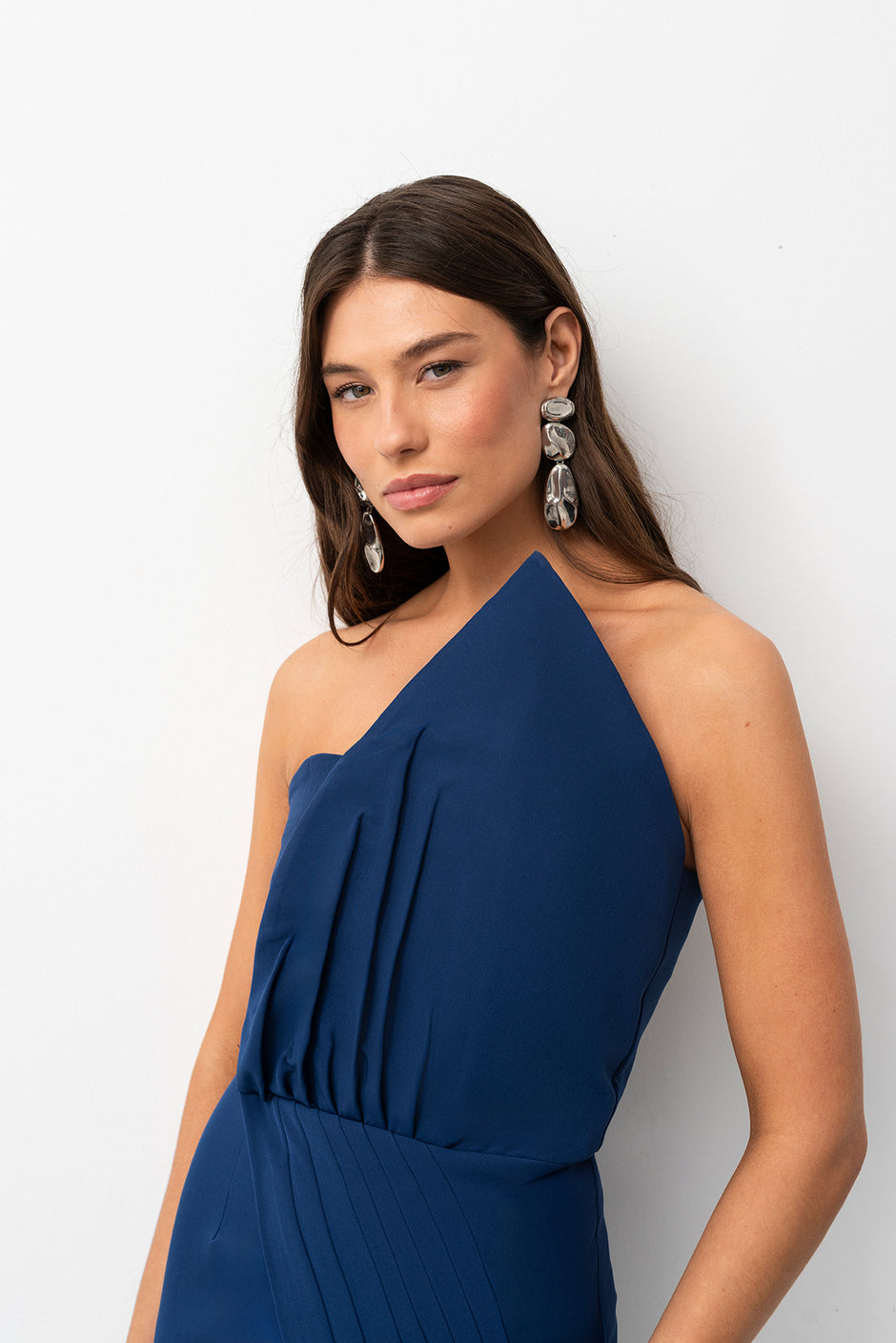 Discover our most versatile winter guest collection. Dresses, suits ...